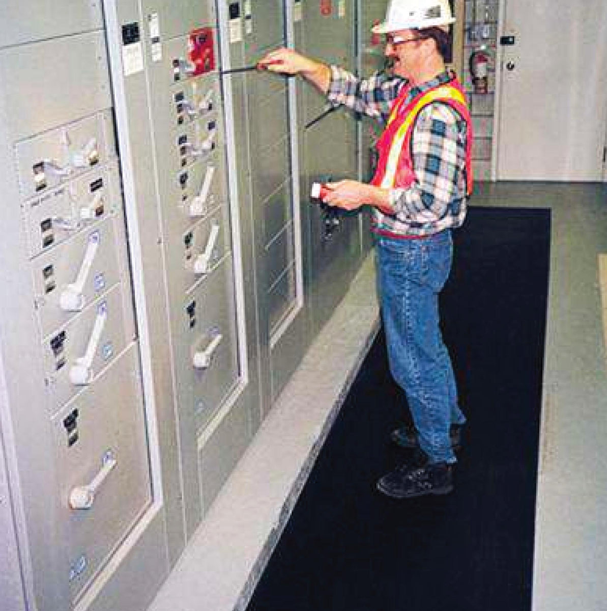 Switchboard Corrugated 3/8" - NON CONDUCTIVE MATTING – Mat Supply Inc.